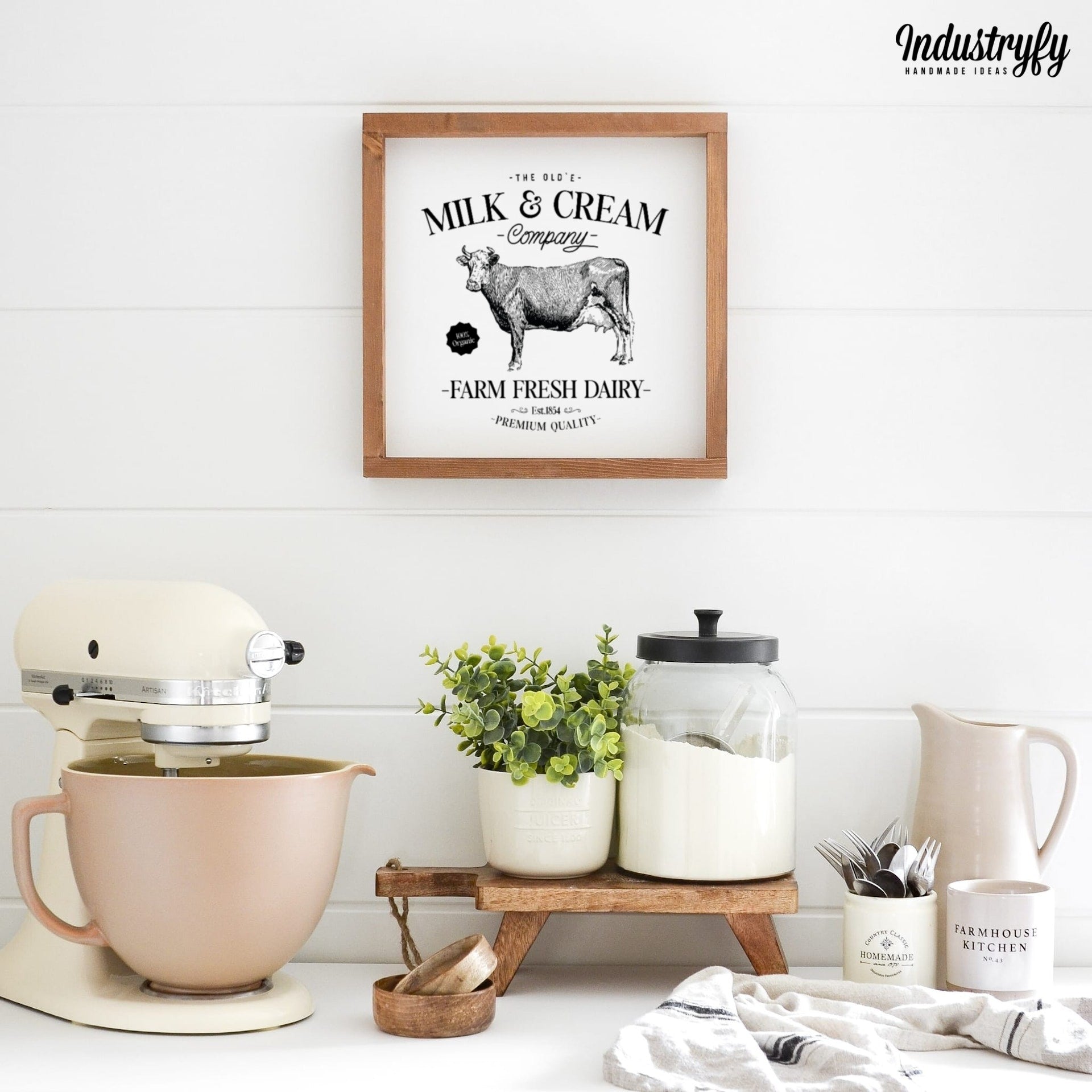 Landhaus Schild | Milk & Cream Co. – Industryfy